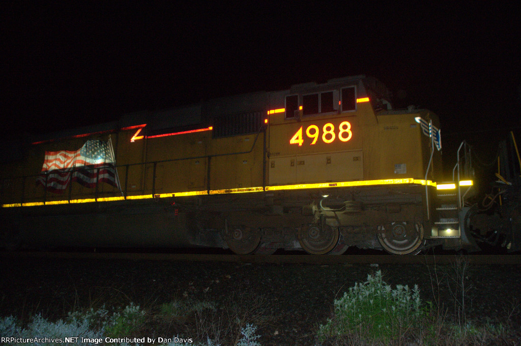 UP SD70M 4988 trails on 14G